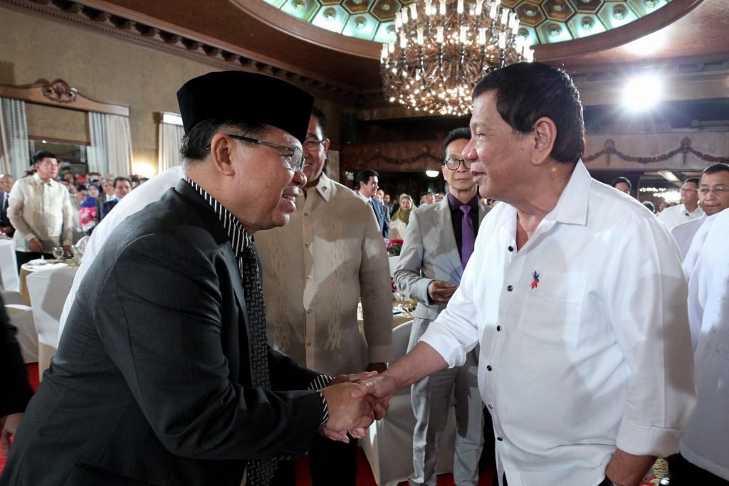Duterte breaks bread with Muslim leaders in Malacañang