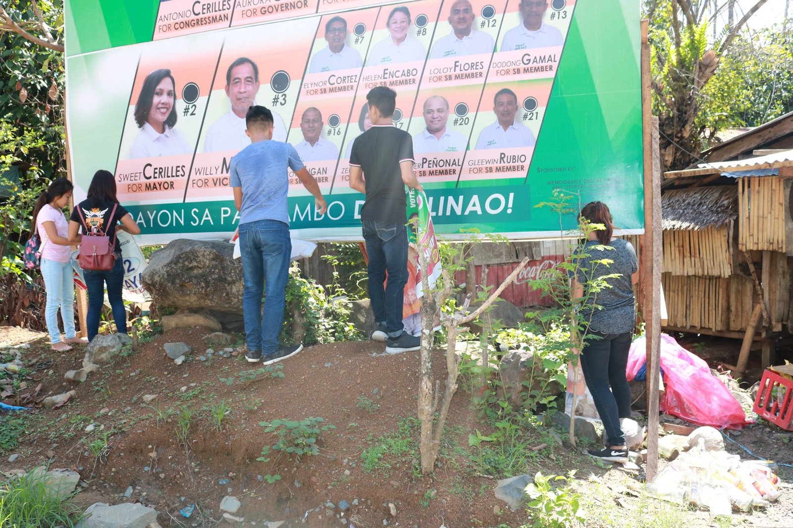 Reelectionist municipal Mayor converts campaign materials into school bags